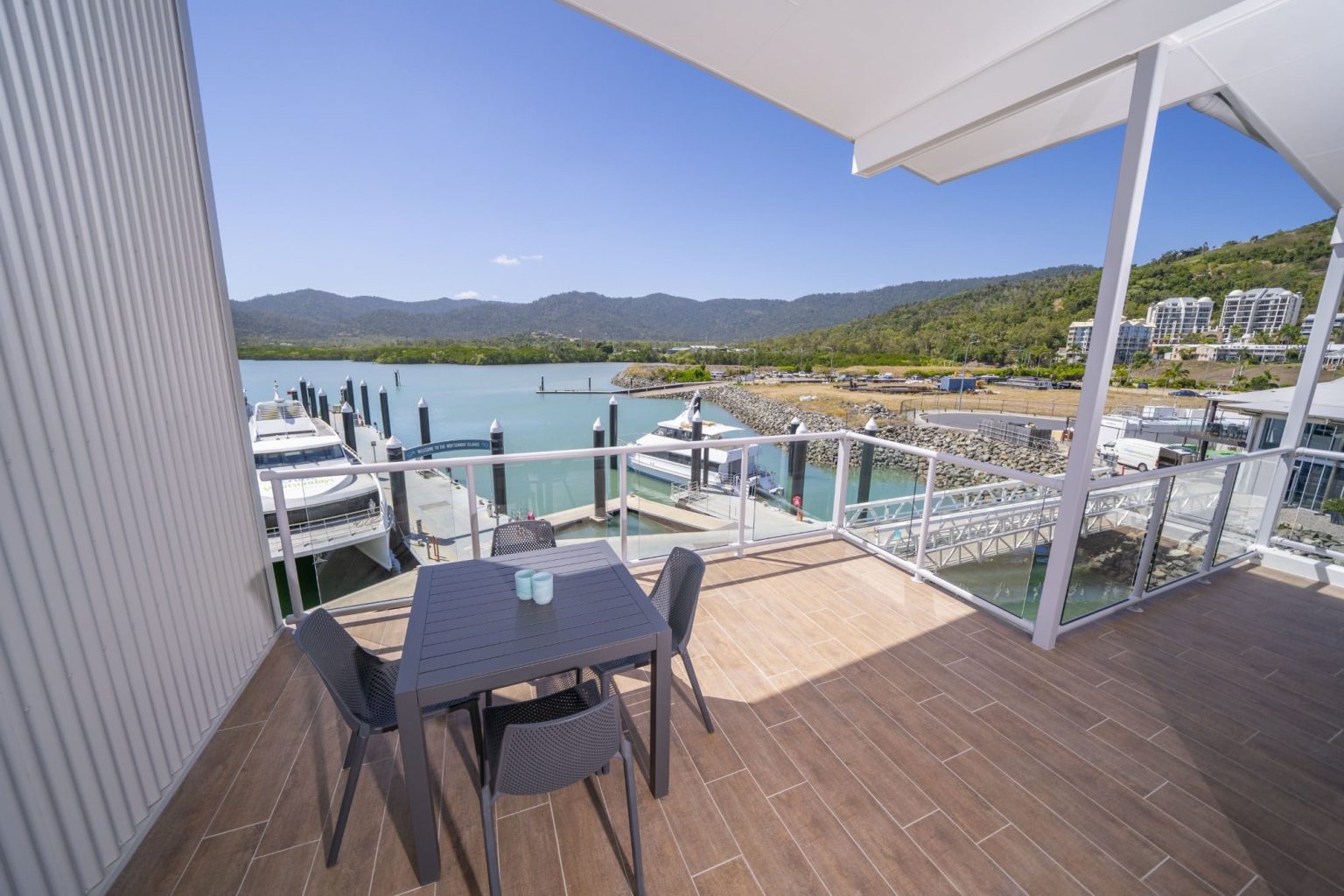 Airlie Beach Apartments - Harbour Cove